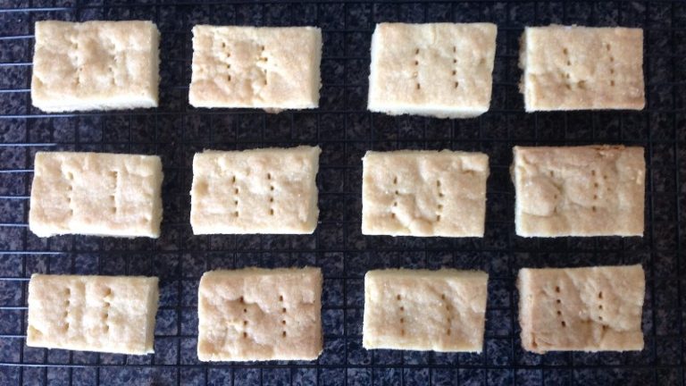 Easy Shortbread Recipe | Old Skool Recipes